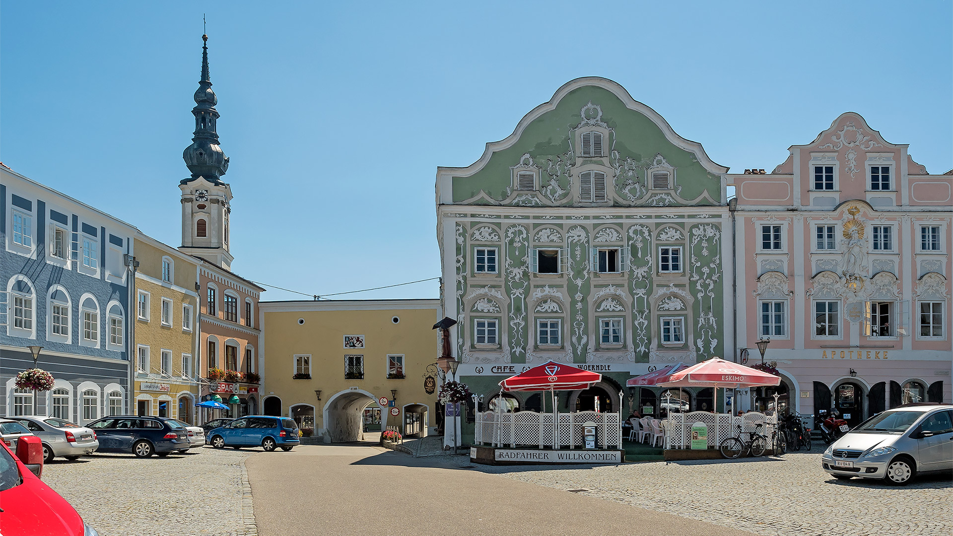 Marktplatz Obernberg mit seinen Stuck-verzierten Häusern